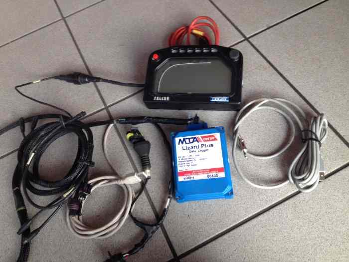MTA Falcon Dashbord + MTA Digitek Lizard - pièces et voitures de course ...