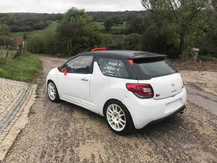 DS3 R3 - pièces et voitures de course à vendre, de rallye et de circuit.