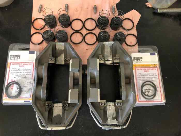 2 étriers AP RACING 4 PISTONS CP3228 révisés RENAULT / PEUGEOT - pièces ...