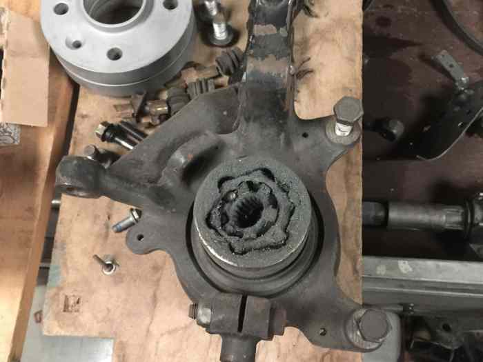 Pivots Renault renforcé + Moyeux 23 - pièces et voitures de course à ...