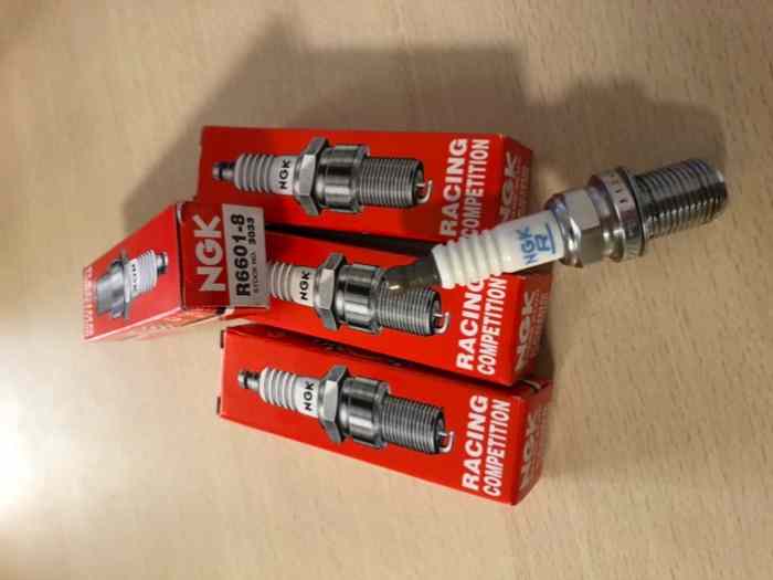 Vend bougie NGK R R6601-8 - Neuve - - pièces et voitures de course à ...