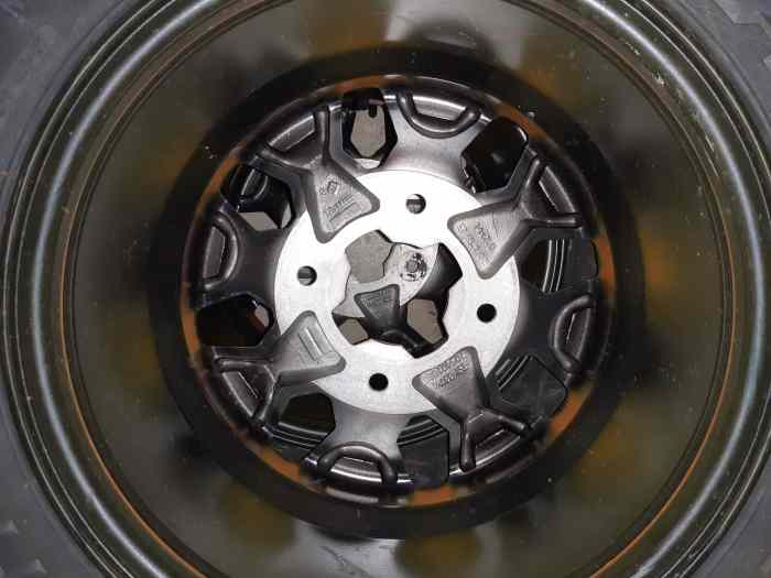 Roues complètes pour SSV , le tout en très bon état car neuves ZERO KM ...