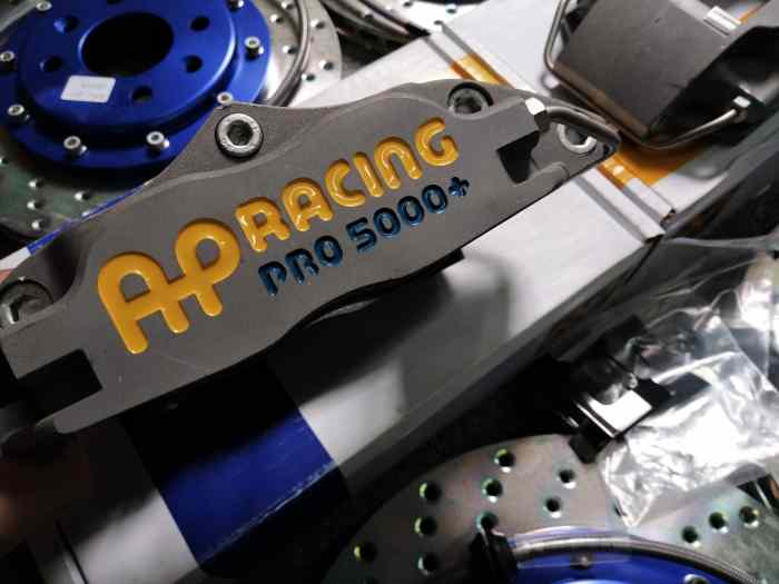Kits Freinage AP RACING PRO 5000+ 4 Pistons Pour differents modeles et ...