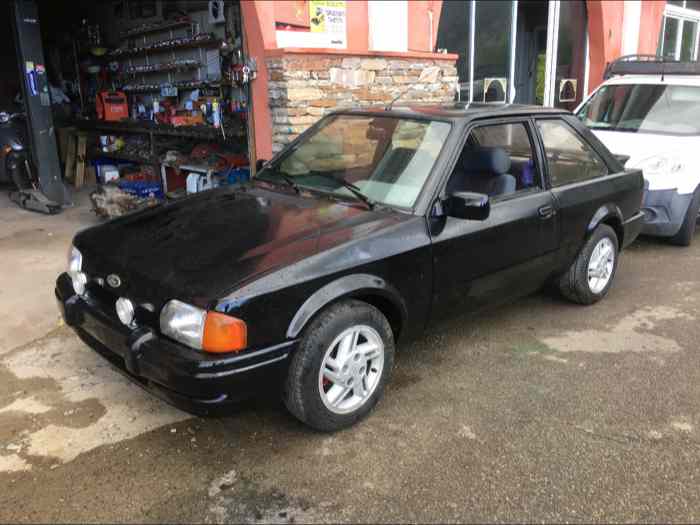 Ford XR3i - pièces et voitures de course à vendre, de rallye et de circuit.