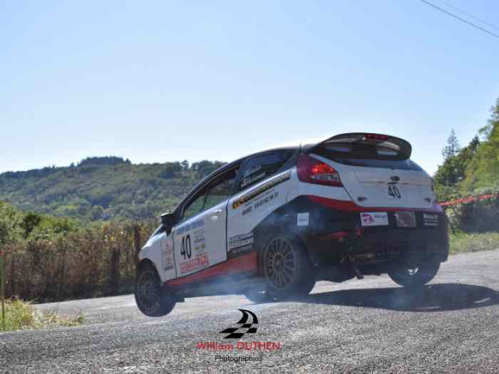 Ford Fiesta R2 révisée (VENDUE) - pièces et voitures de course à vendre ...