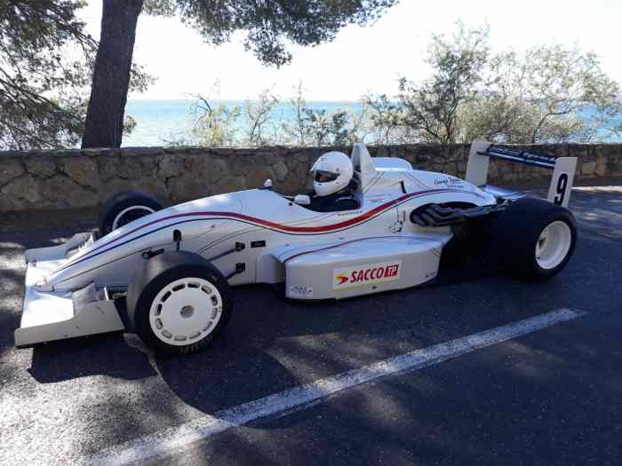 REYNARD 913 ACCIDENTEE - pièces et voitures de course à vendre, de rallye et de circuit.