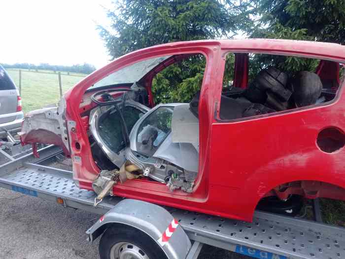 Case C2 - pièces et voitures de course à vendre, de rallye et de circuit.