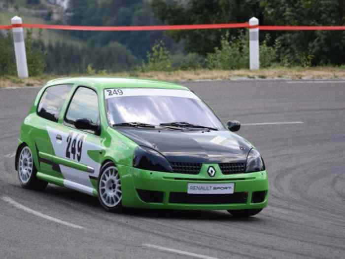 Vends clio 2 cup - pièces et voitures de course à vendre, de rallye et de circuit.
