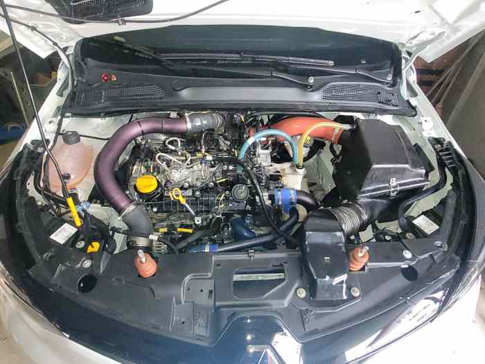 Renault Clio Rallye 4 - pièces et voitures de course à vendre, de rallye et de circuit.