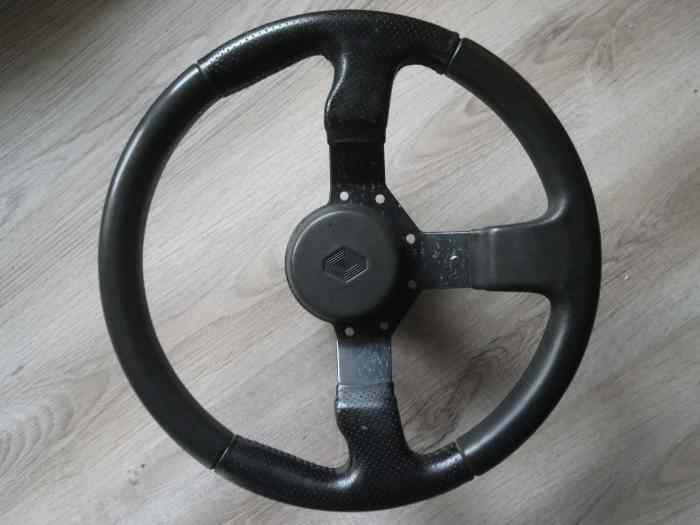 Volant + moyeux Renault 5 GT Turbo - pièces et voitures de course à ...