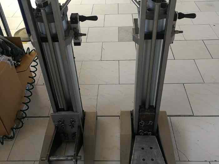 Elévateurs à air 'Camozzi' - pièces et voitures de course à vendre, de ...