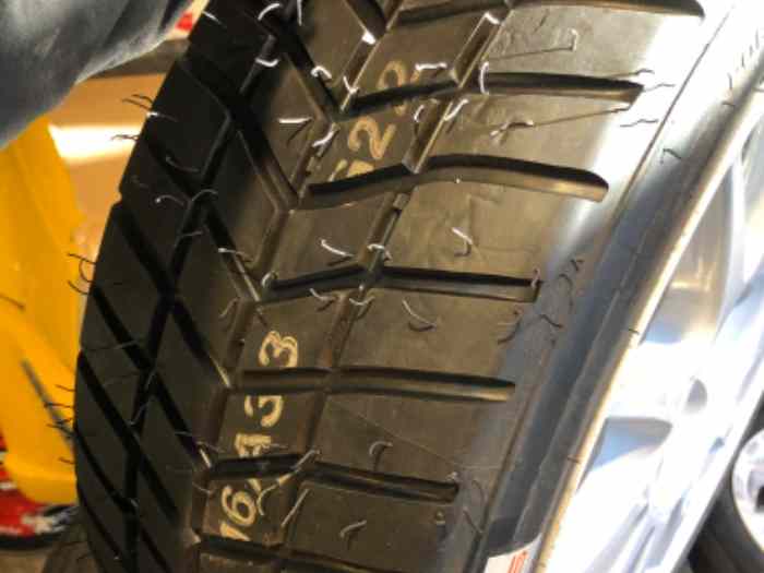 Pneus hankook 180/600r16 - pièces et voitures de course à vendre, de rallye et de circuit.