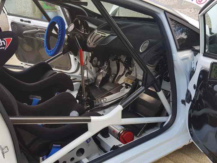 Fiesta R2 - pièces et voitures de course à vendre, de rallye et de circuit.