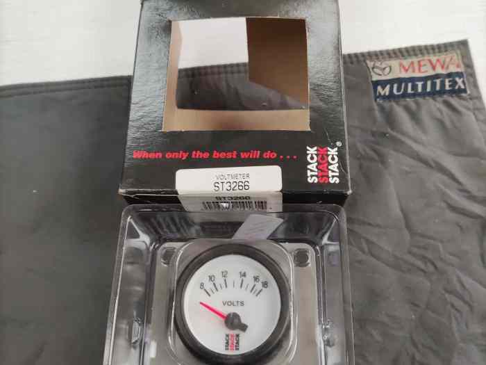 compte tours stack et voltemetre - pièces et voitures de course à vendre, de rallye et de circuit.