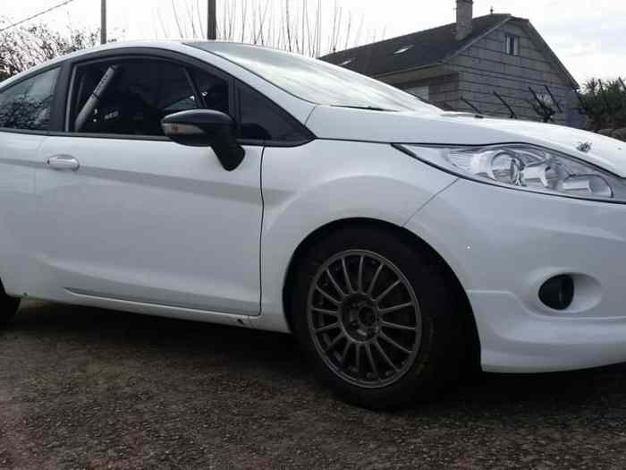 Fiesta R2 - pièces et voitures de course à vendre, de rallye et de circuit.