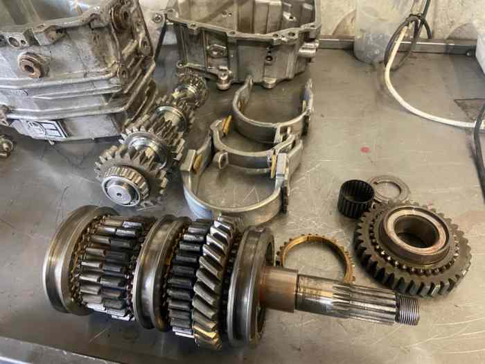 Boite de vitesse ZF 18/3 dogleg - pièces et voitures de course à vendre ...