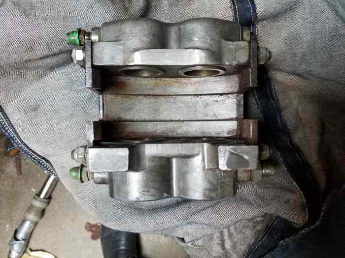 2 Etriers de frein Lockheed 4 pistons AP RACING CP2361 - pièces et ...