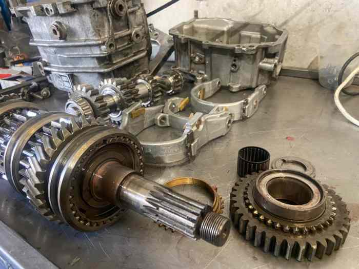 Boite de vitesse ZF 18/3 dogleg - pièces et voitures de course à vendre ...