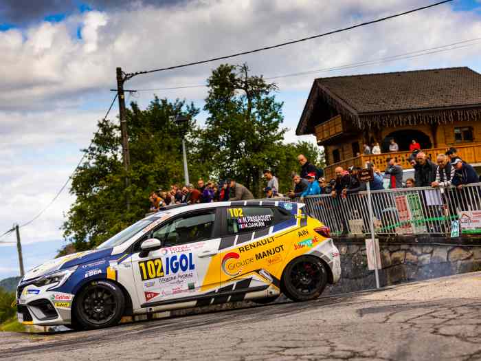 VENDS CLIO RALLY5 RC5 - 1400KM - pièces et voitures de course à vendre, de rallye et de circuit.