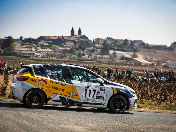 VENDS CLIO RALLY5 RC5 - 1400KM - pièces et voitures de course à vendre, de rallye et de circuit.