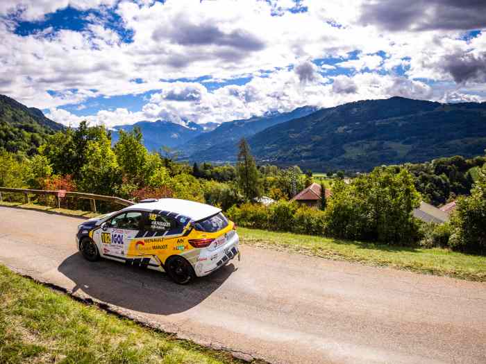 VENDS CLIO RALLY5 RC5 - 1400KM - pièces et voitures de course à vendre, de rallye et de circuit.