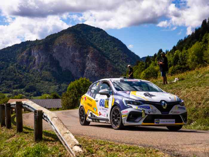 VENDS CLIO RALLY5 RC5 - 1400KM - pièces et voitures de course à vendre, de rallye et de circuit.