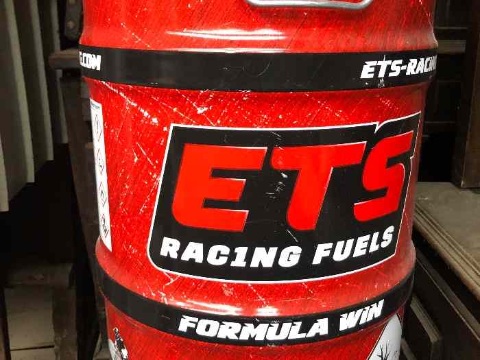 URGENT VDS 2 bidons ESSENCE ETS TBX7 - pièces et voitures de course à ...