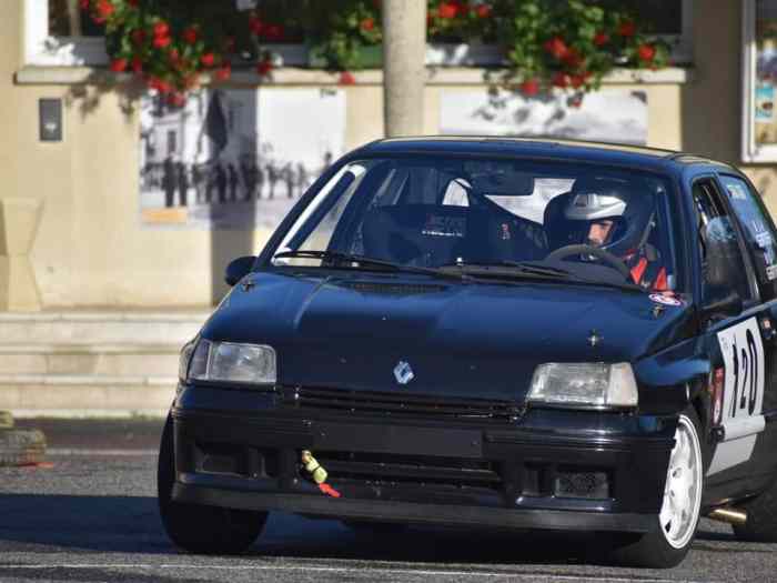 Vends clio Gr A - pièces et voitures de course à vendre, de rallye et de circuit.