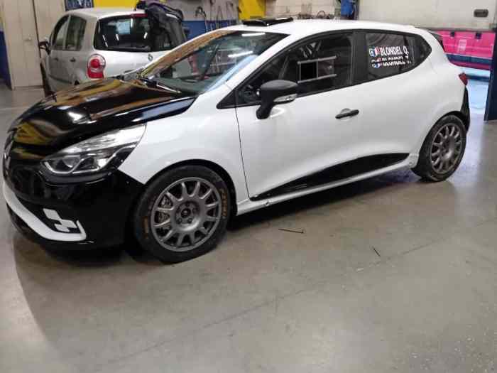 Clio R3T - pièces et voitures de course à vendre, de rallye et de circuit.