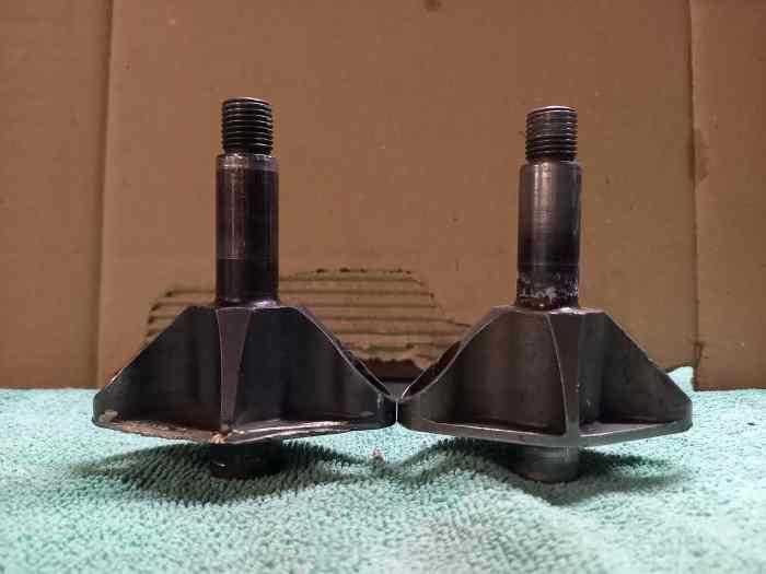 2 Axes de pivots C2super1600 L89m - pièces et voitures de course à ...