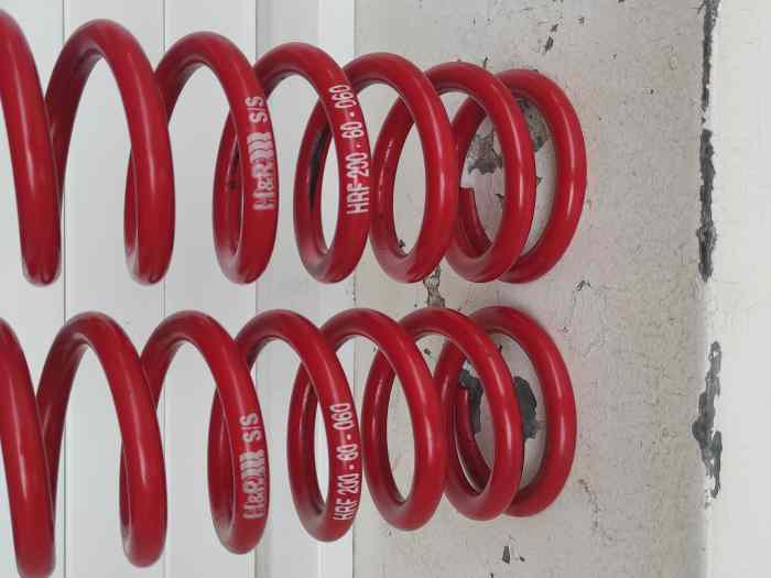 Ressorts - pièces et voitures de course à vendre, de rallye et de circuit.