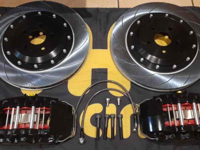 Kit Freinage AP RACING CP 9040 6 pistons pour FORD FOCUS RS MK2 et MK3 ...